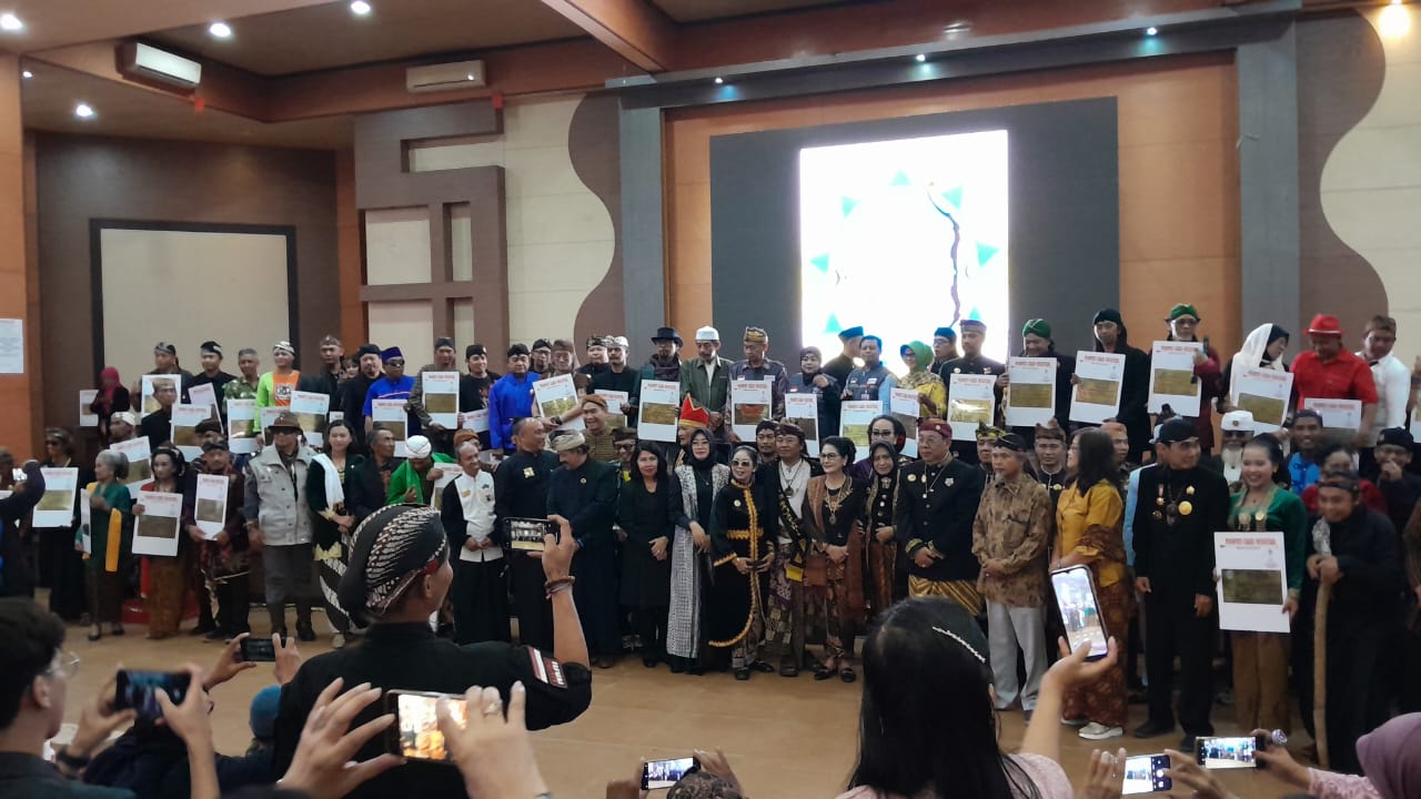 Sedikitnya 100 spiritualis dan praktisi budaya Jawa-Bali terima ...